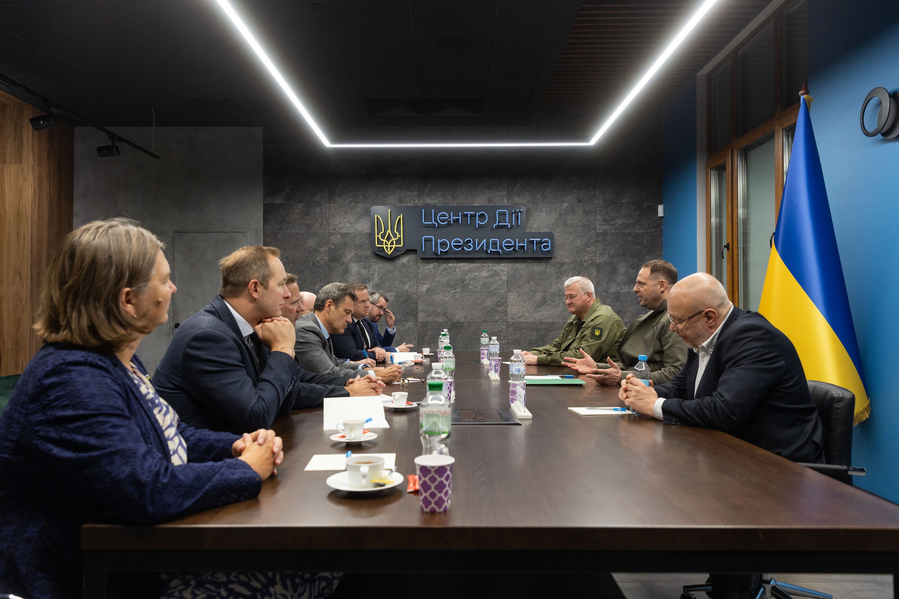 Head of Office of President of Ukraine holds meeting with group of ...