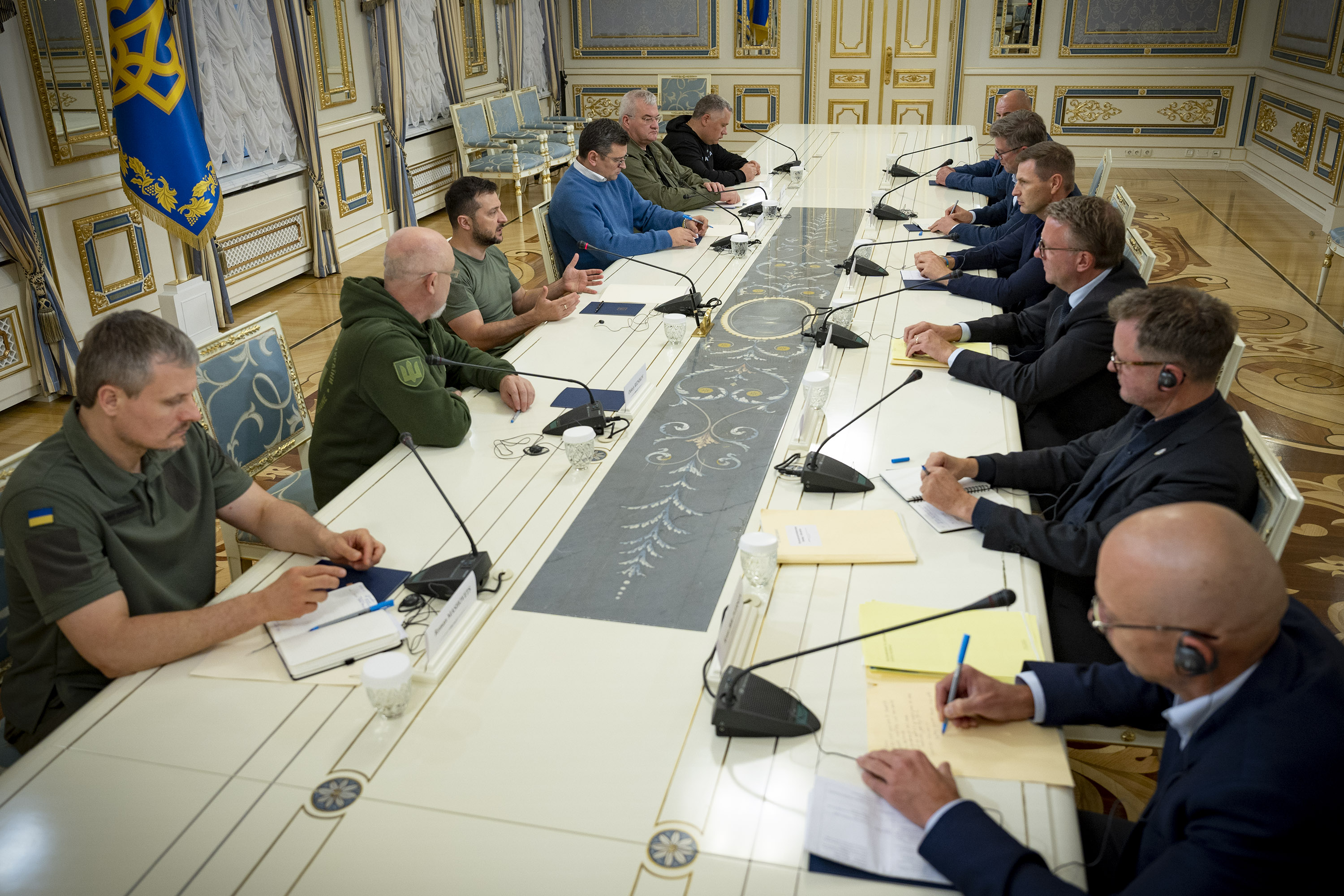 President of Ukraine held a meeting with the Defense Ministers of ...