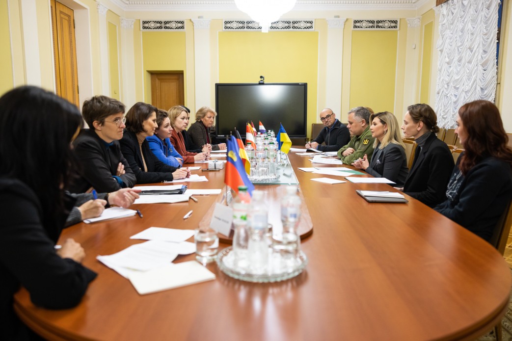 Olena Zelenska and Ihor Zhovkva met with a delegation of women ...