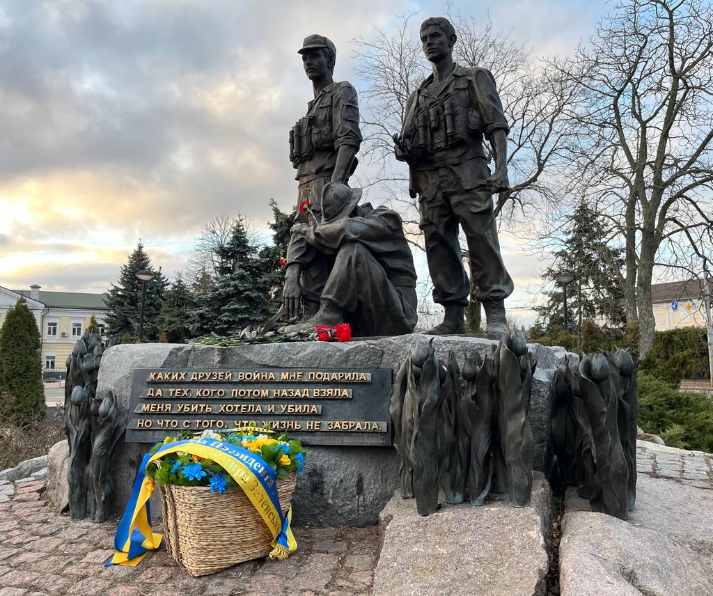 Президент України вшанував память воїнів загиблих на території інших держав — Офіційне