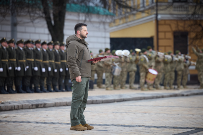 President awarded Ukrainian defenders and presented battle flags to ...