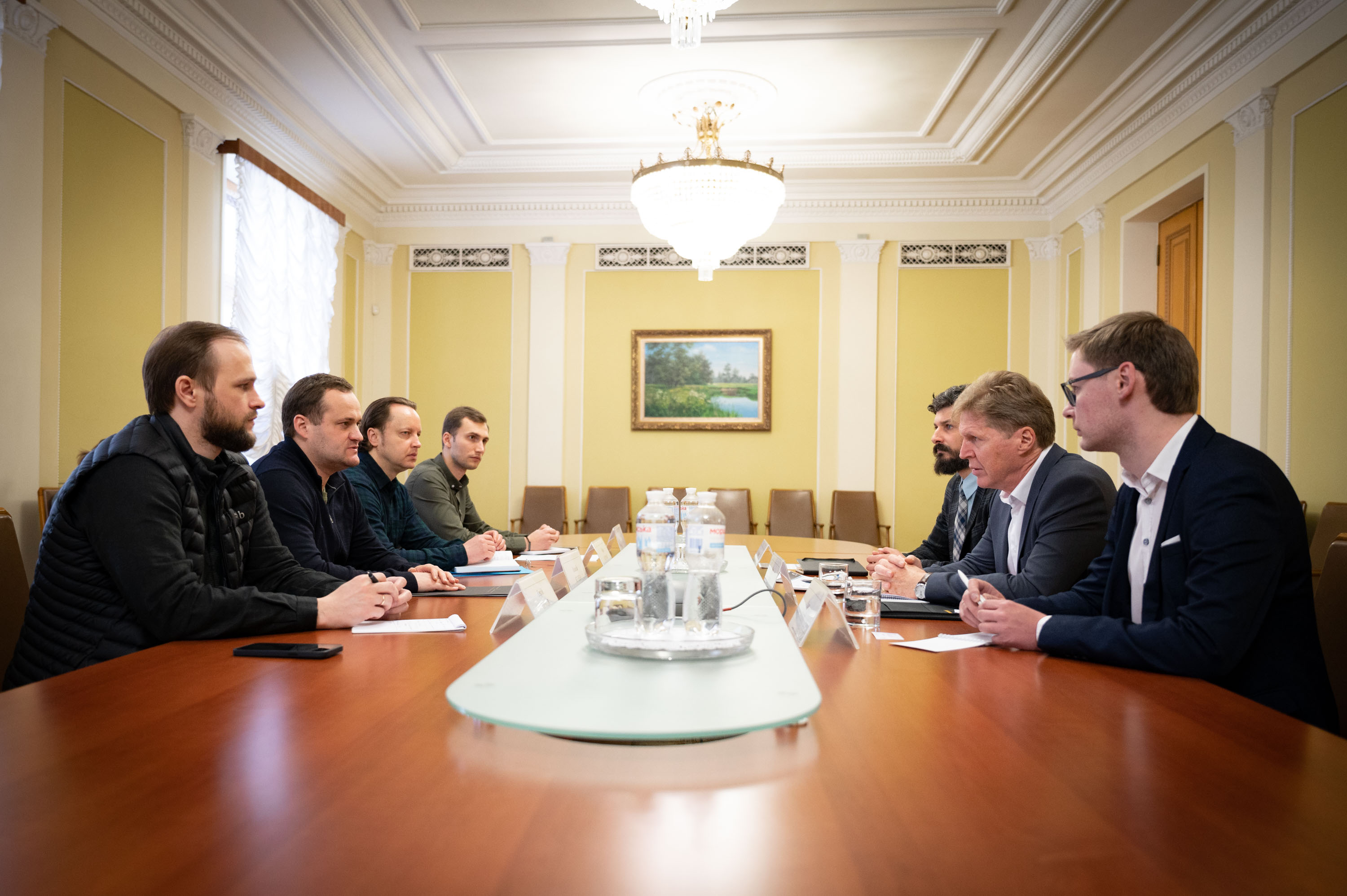 Oleksiy Kuleba met with the new Head of the ICRC delegation to Ukraine ...